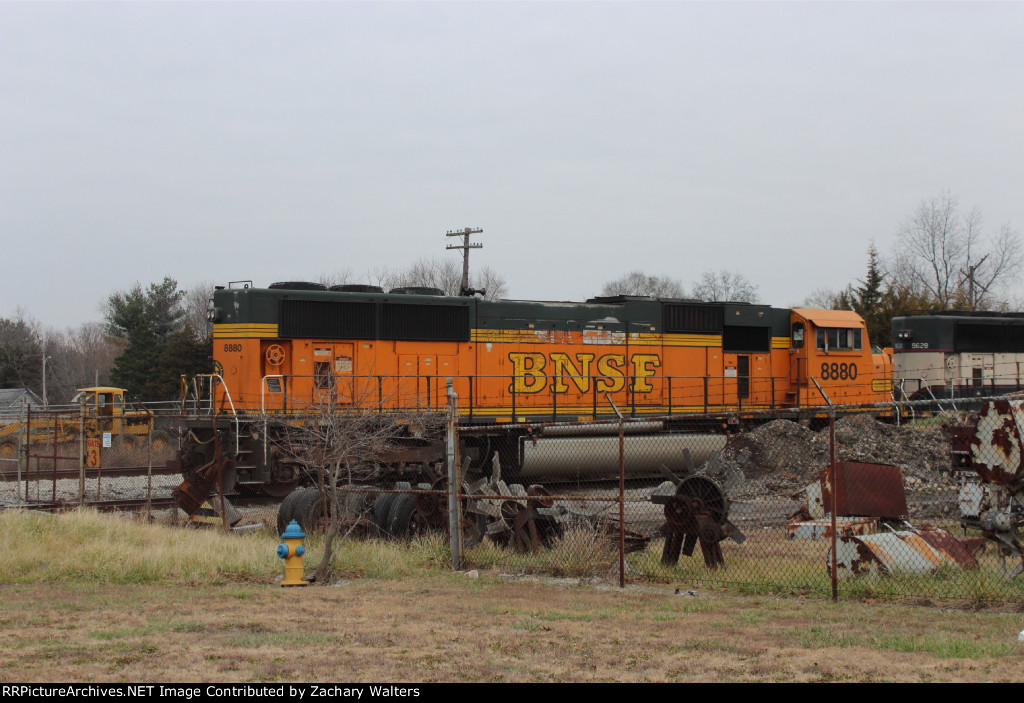 BNSF 8880